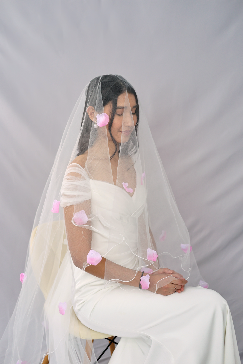 Maeve Single-Tiered Lettuce Edge 3D Floral Applique Veil | Bone and ...