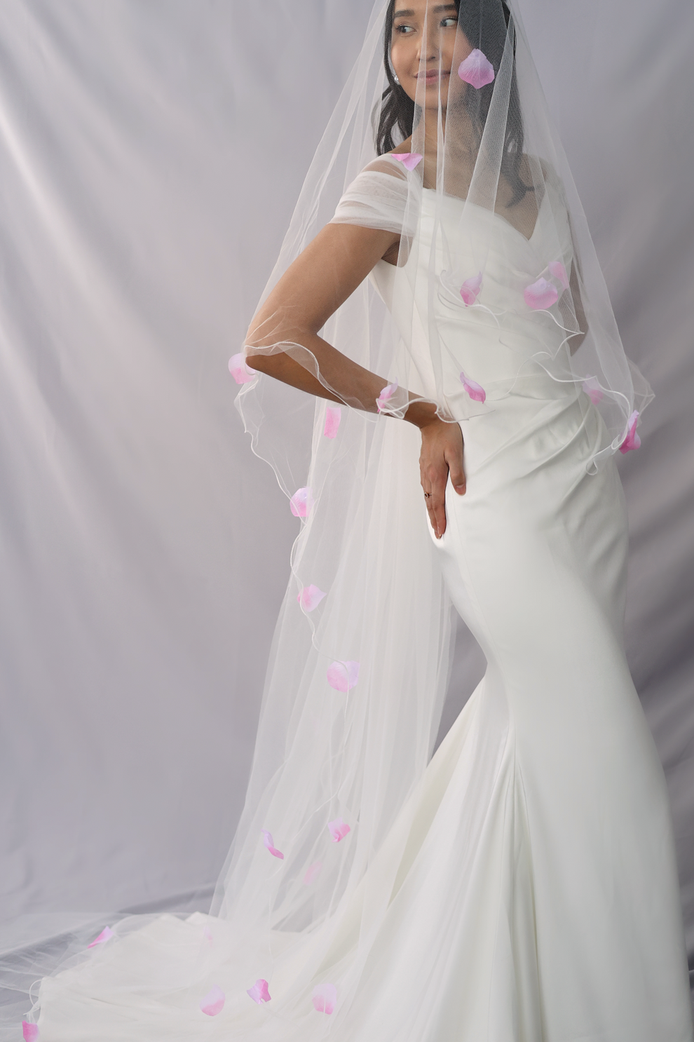 Maeve Single-Tiered Lettuce Edge 3D Floral Applique Veil | Bone and ...